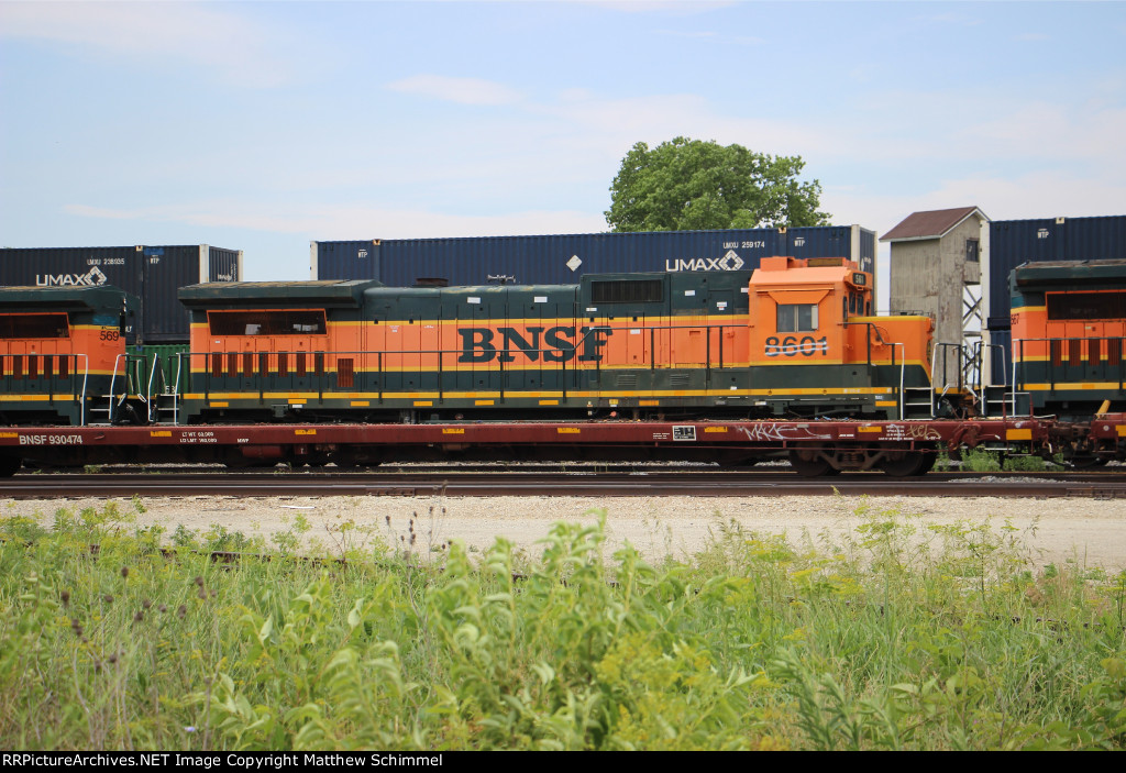 BNSF 8601 or BNSF 561
